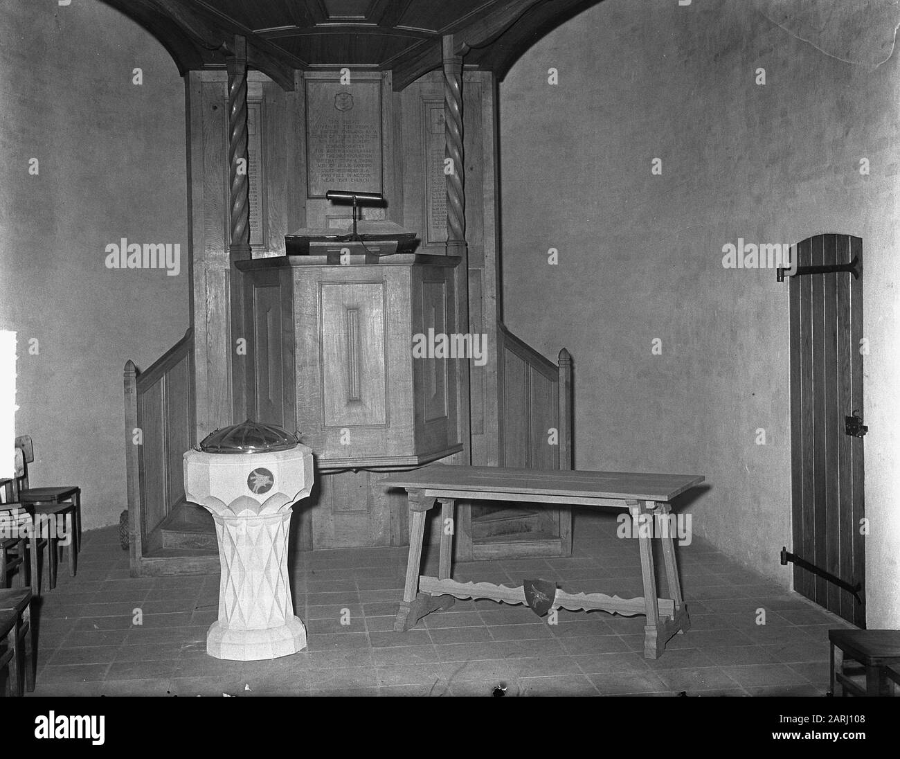 Baptismal font and dinner table in church at Oosterbeek Date: 8 ...
