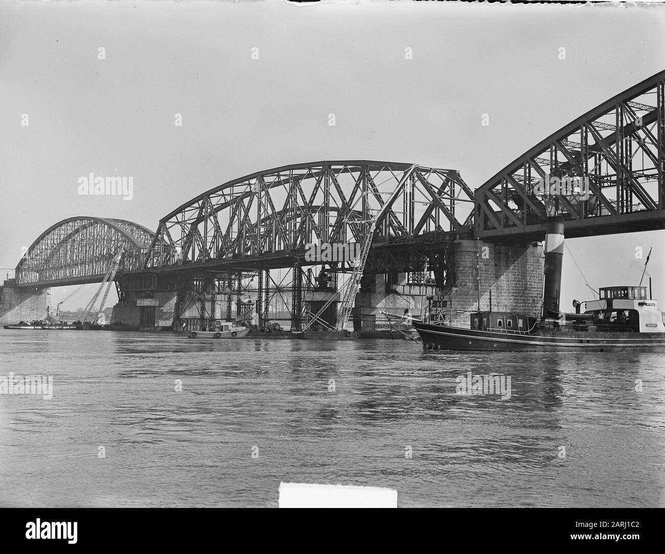 Doublespoor bridge over the Waal near Nijmegen Date: October 21, 1950 ...