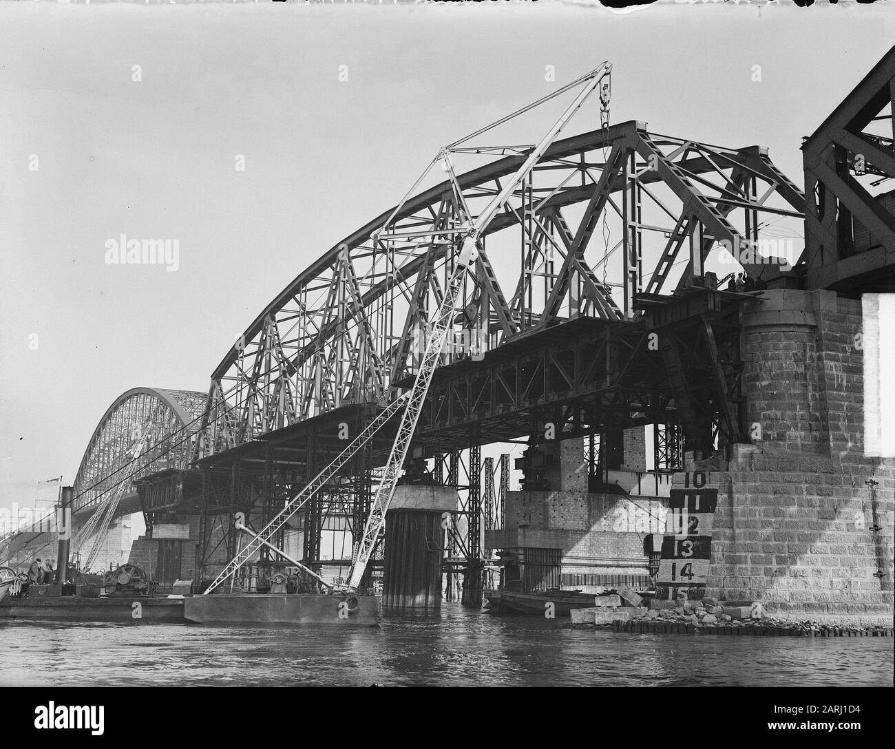 Doublespoor bridge over the Waal near Nijmegen Date: October 21, 1950 ...