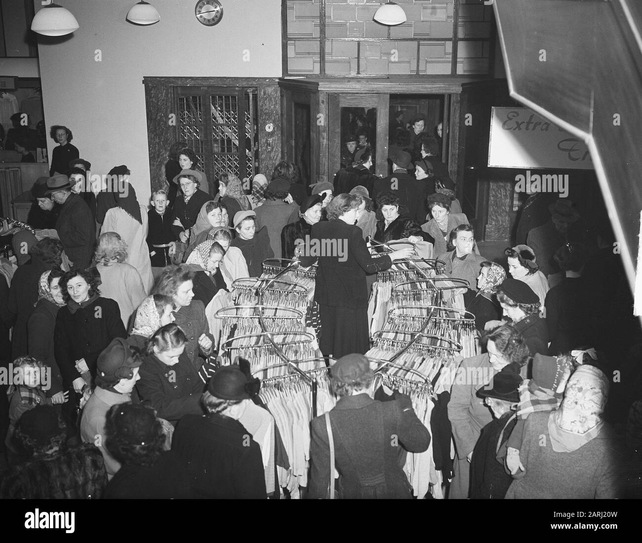 Retail sales trends Black and White Stock Photos & Images - Alamy