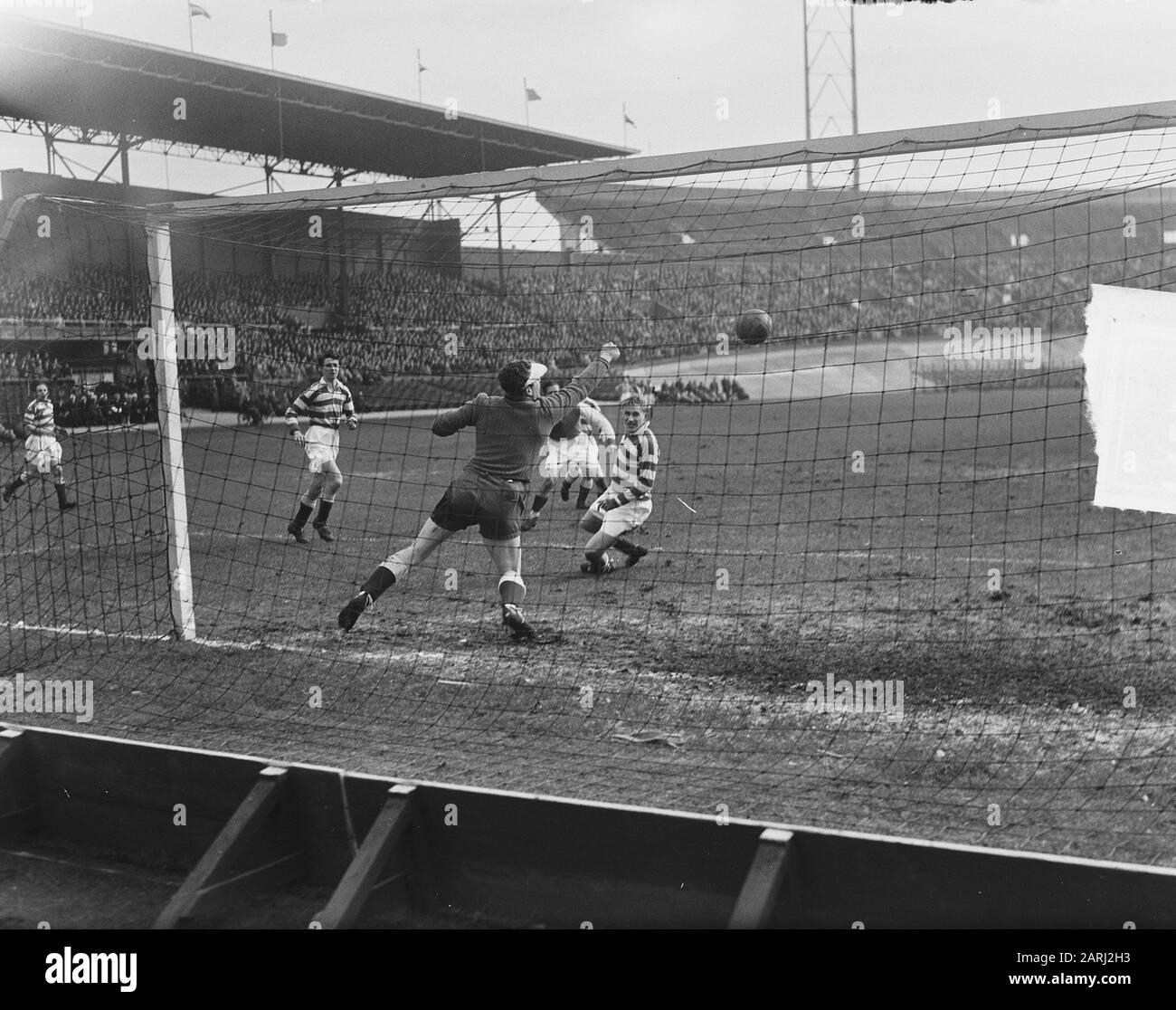 Football goalkeepers hi-res stock photography and images - Alamy