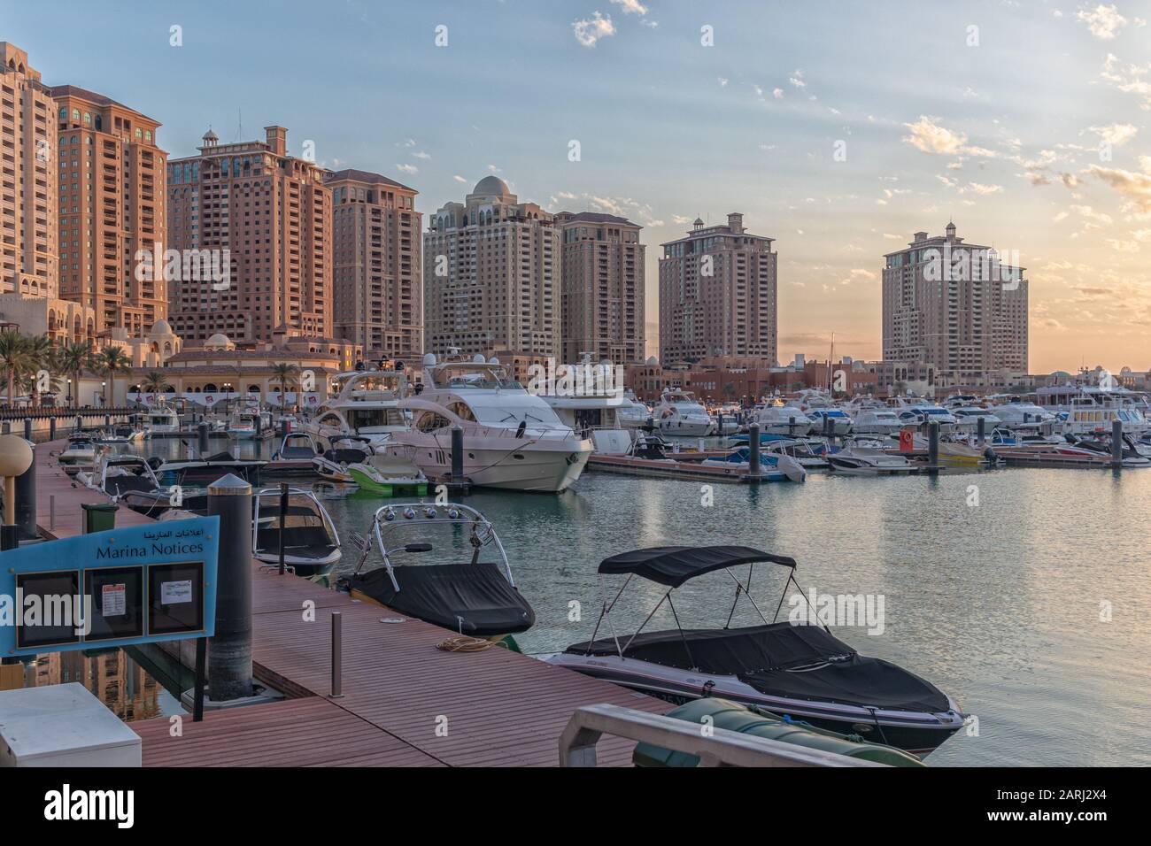 The pearl qatar doha hi-res stock photography and images - Alamy