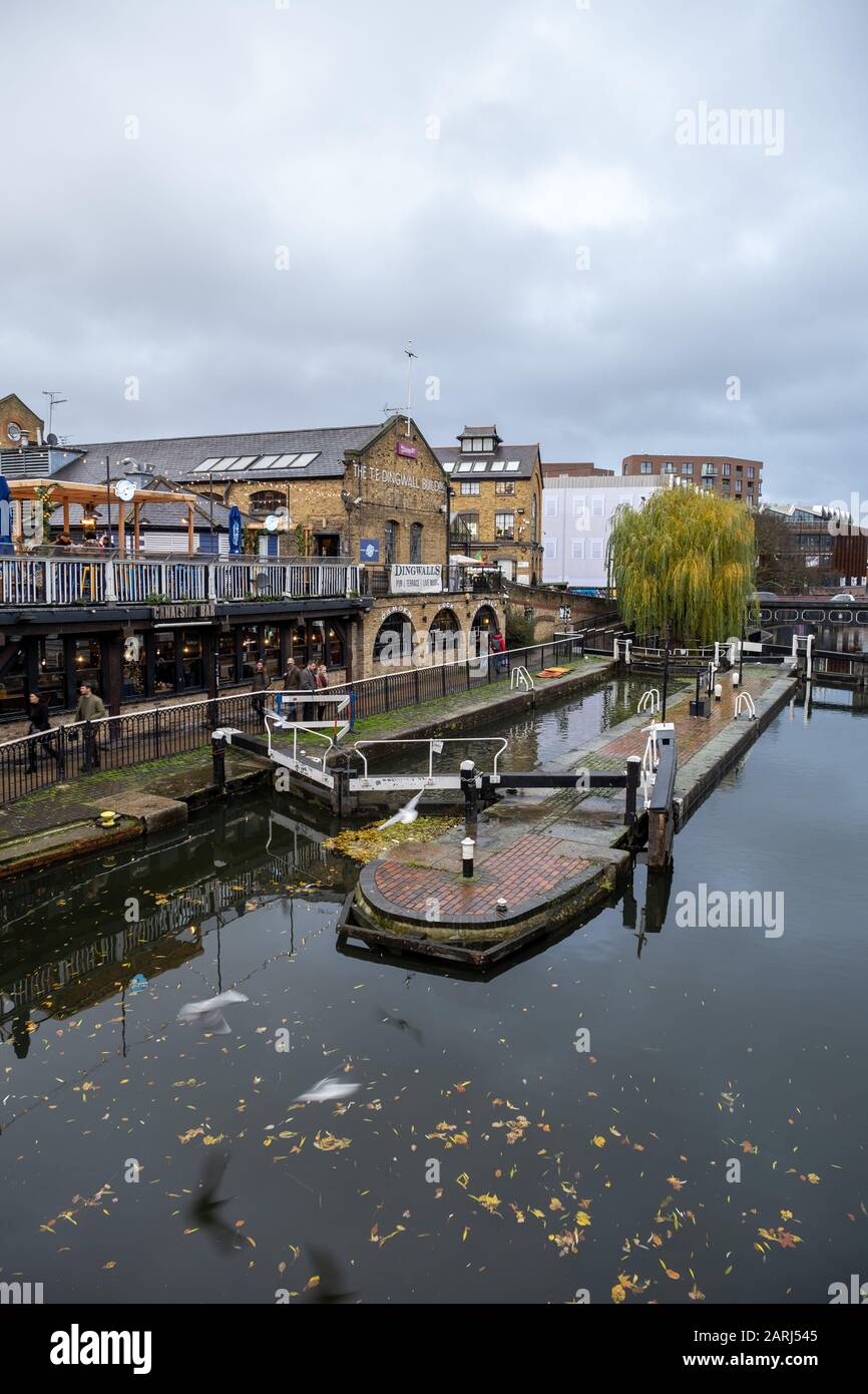 T e dingwall hi-res stock photography and images - Alamy