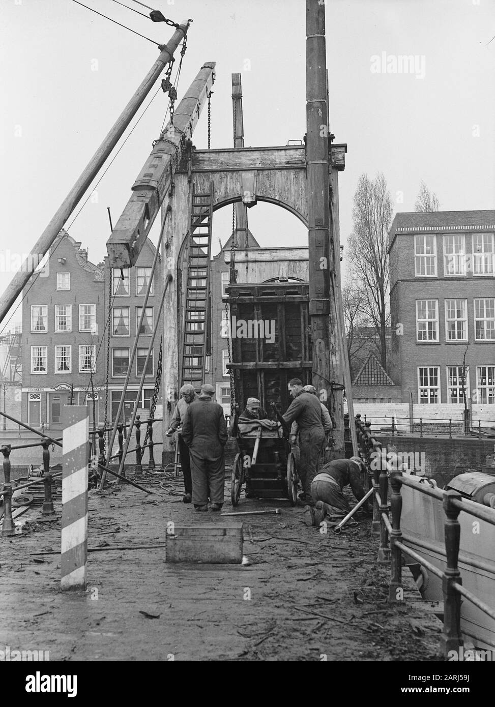Renewal old bridge Bicker Island Date: March 26, 1952 Location: Bicker ...