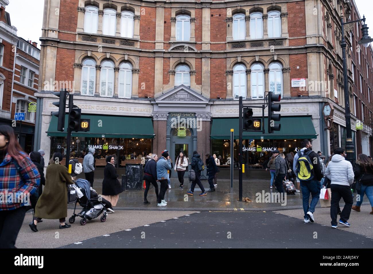 Shake shack facade hi-res stock photography and images - Alamy