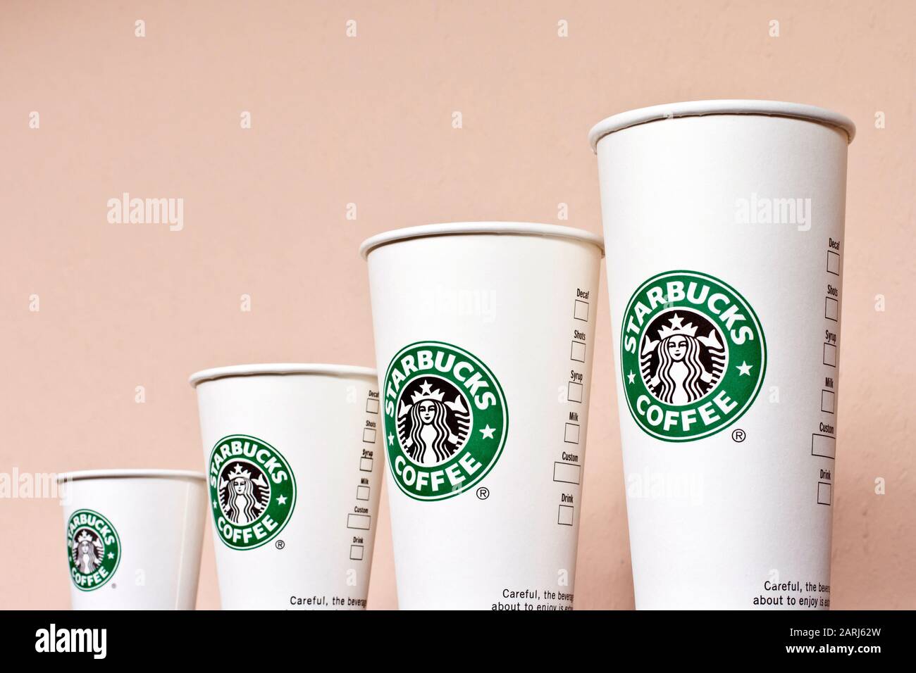 Cardboard starbucks coffee cup hi-res stock photography and images - Alamy