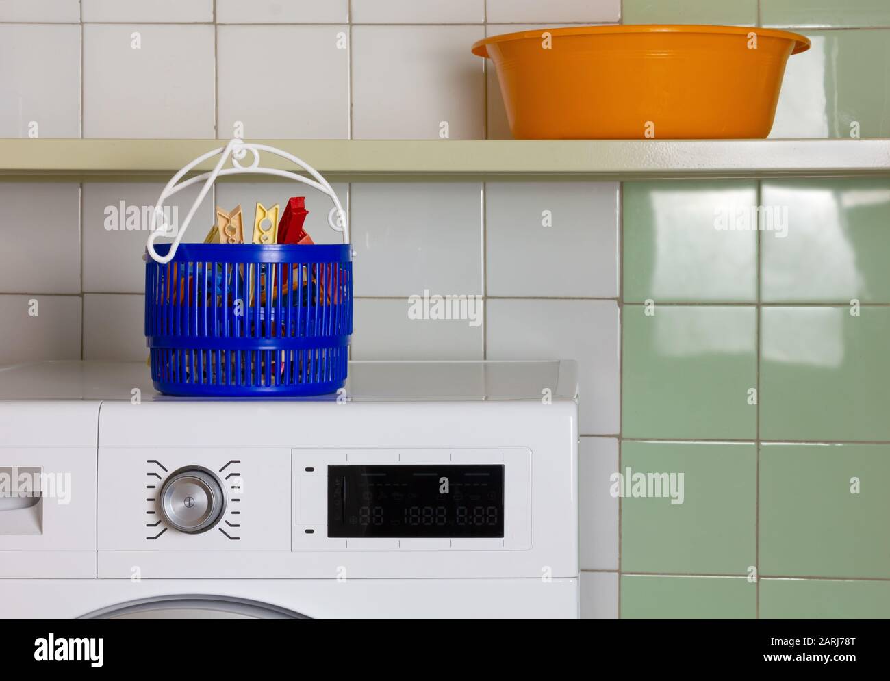 Washing machine laundry basket hi-res stock photography and images - Alamy