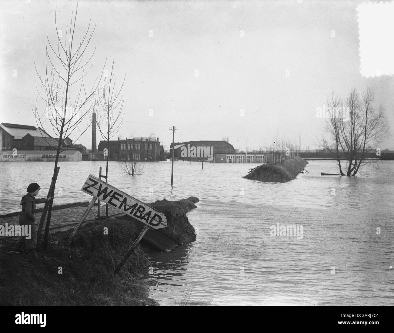 Watersnood 1953 [Flooding plates] swimmingveer Date: February 2, 1953 ...