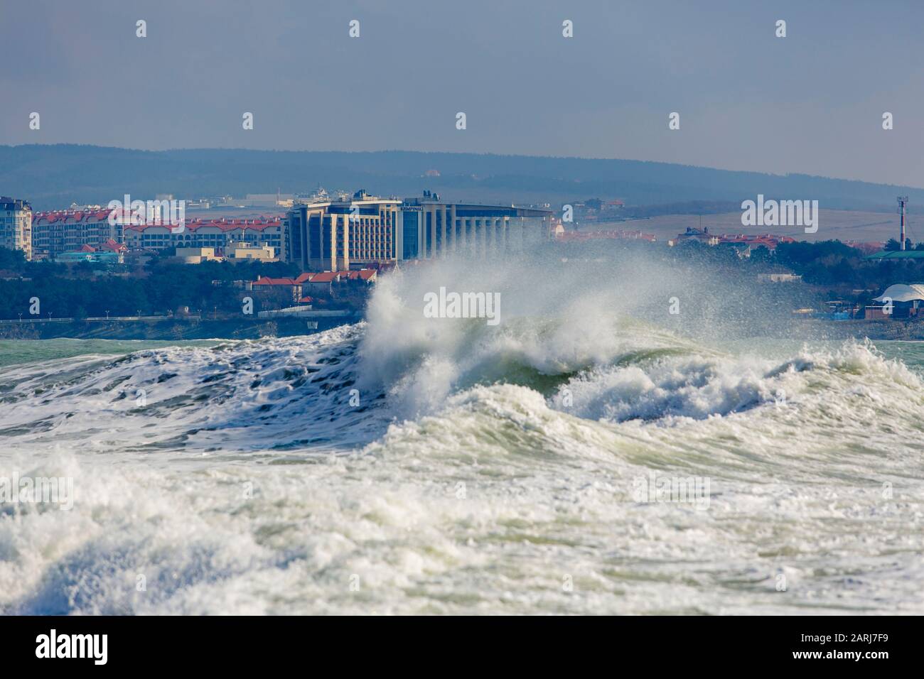 Big storm waves hi-res stock photography and images - Alamy