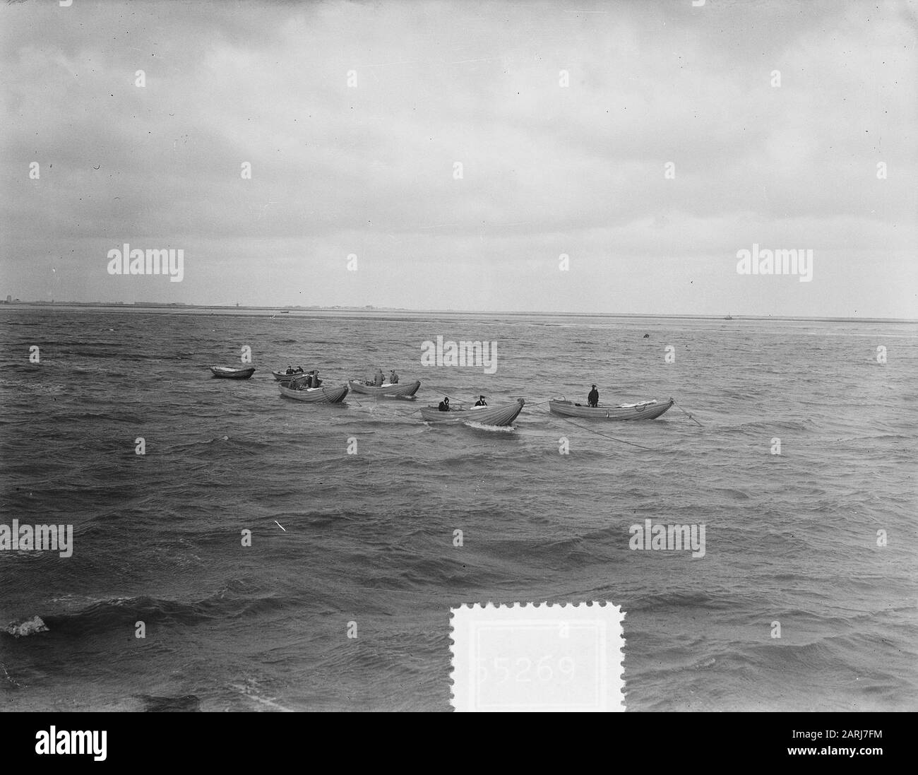 Watersnood 1953 Sleep van nummer 68 (montage) Date: February 5, 1953 ...