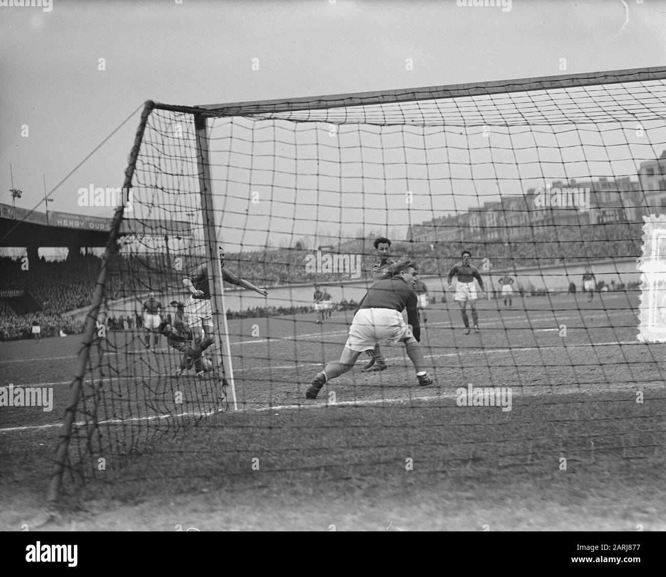 Paris goals hi-res stock photography and images - Alamy