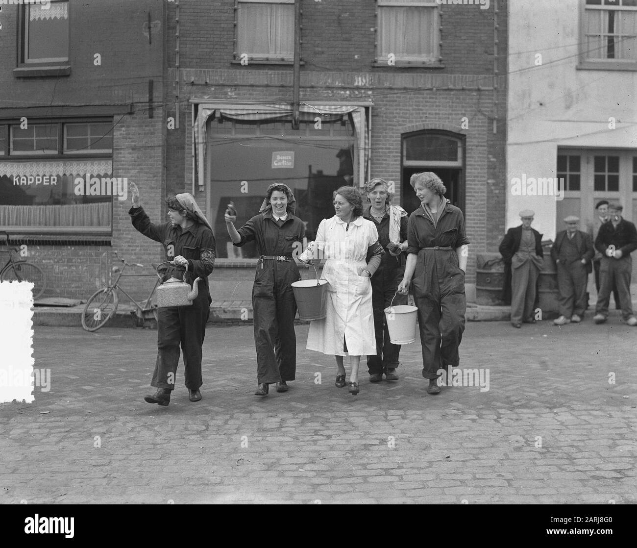 Haarlem girl help Black and White Stock Photos & Images - Alamy