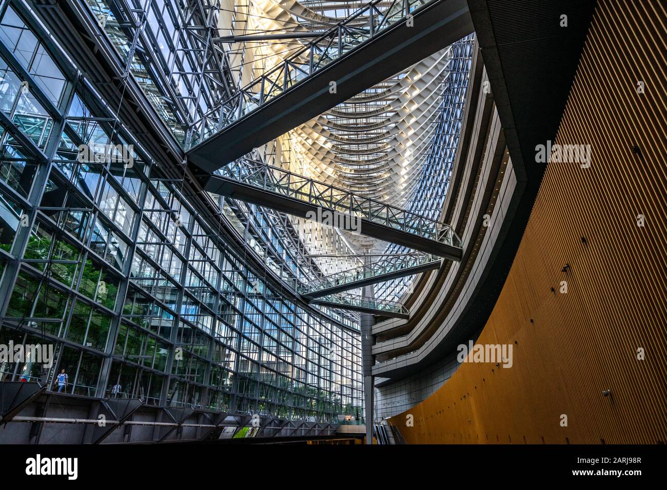 Futuristic architecture design of Tokyo International Forum an ...