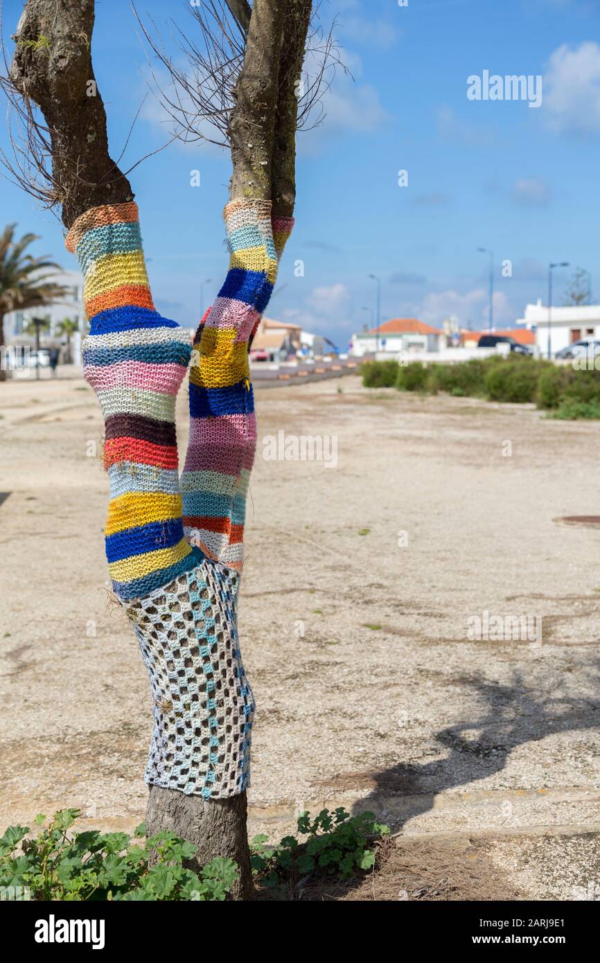 Tree knitting hi-res stock photography and images - Alamy