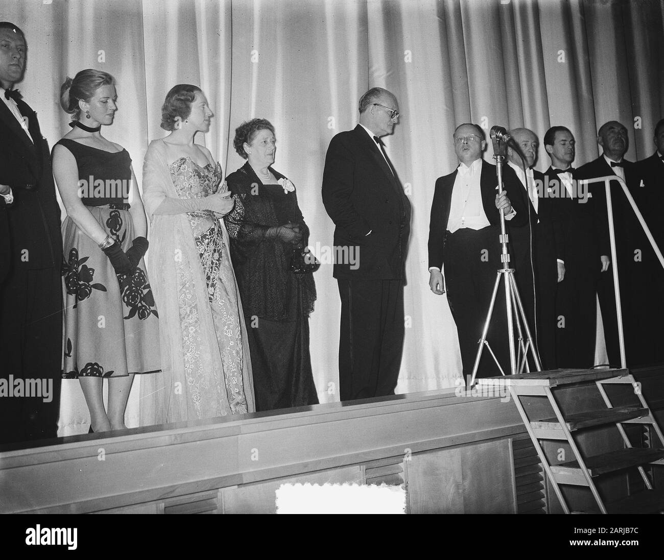 Galapremiere of Dutch film Judge Thomas:, after completion of ceremony ...
