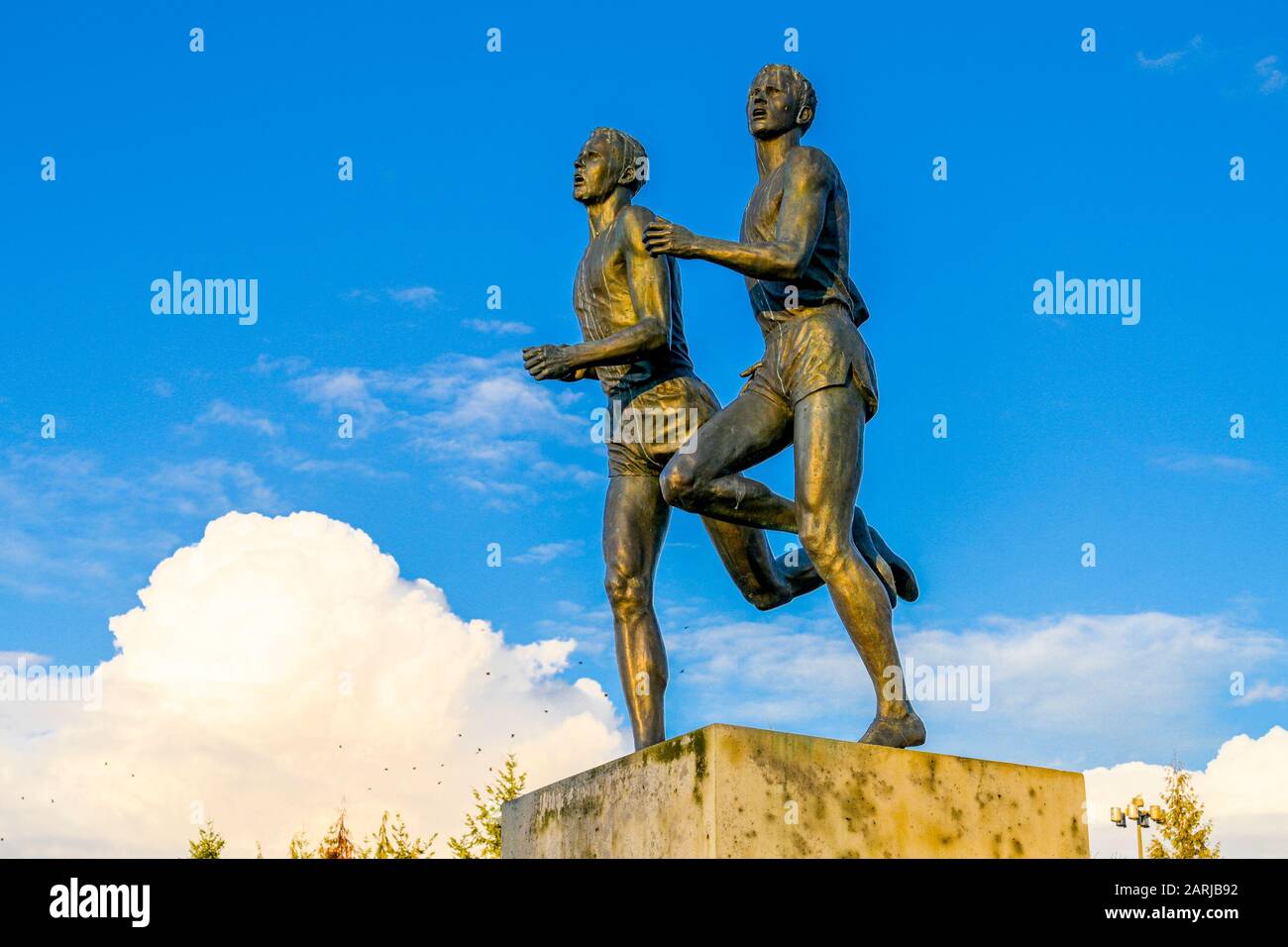 1954 roger bannister john landy hi-res stock photography and images - Alamy