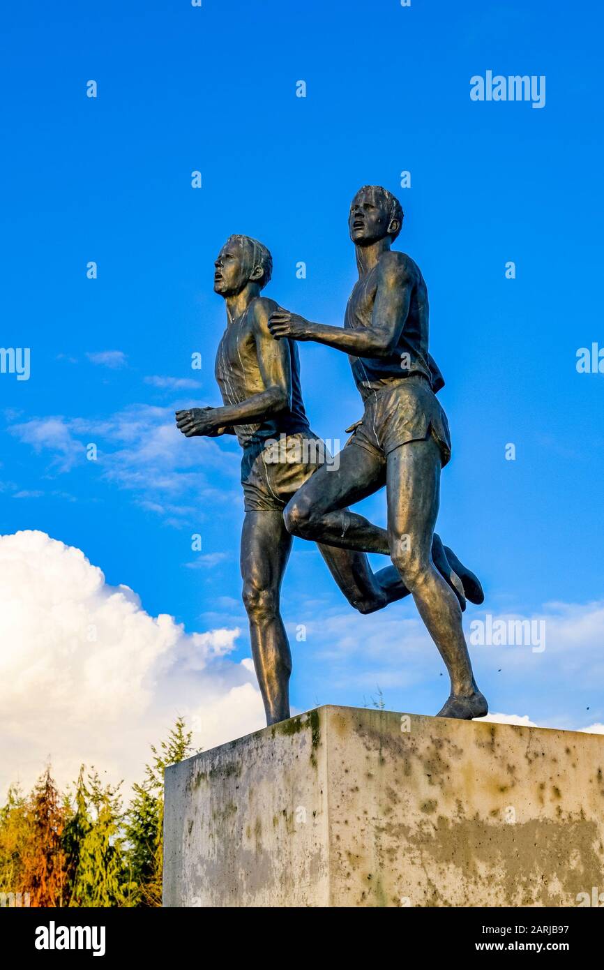 Roger bannister 1954 hi-res stock photography and images - Alamy