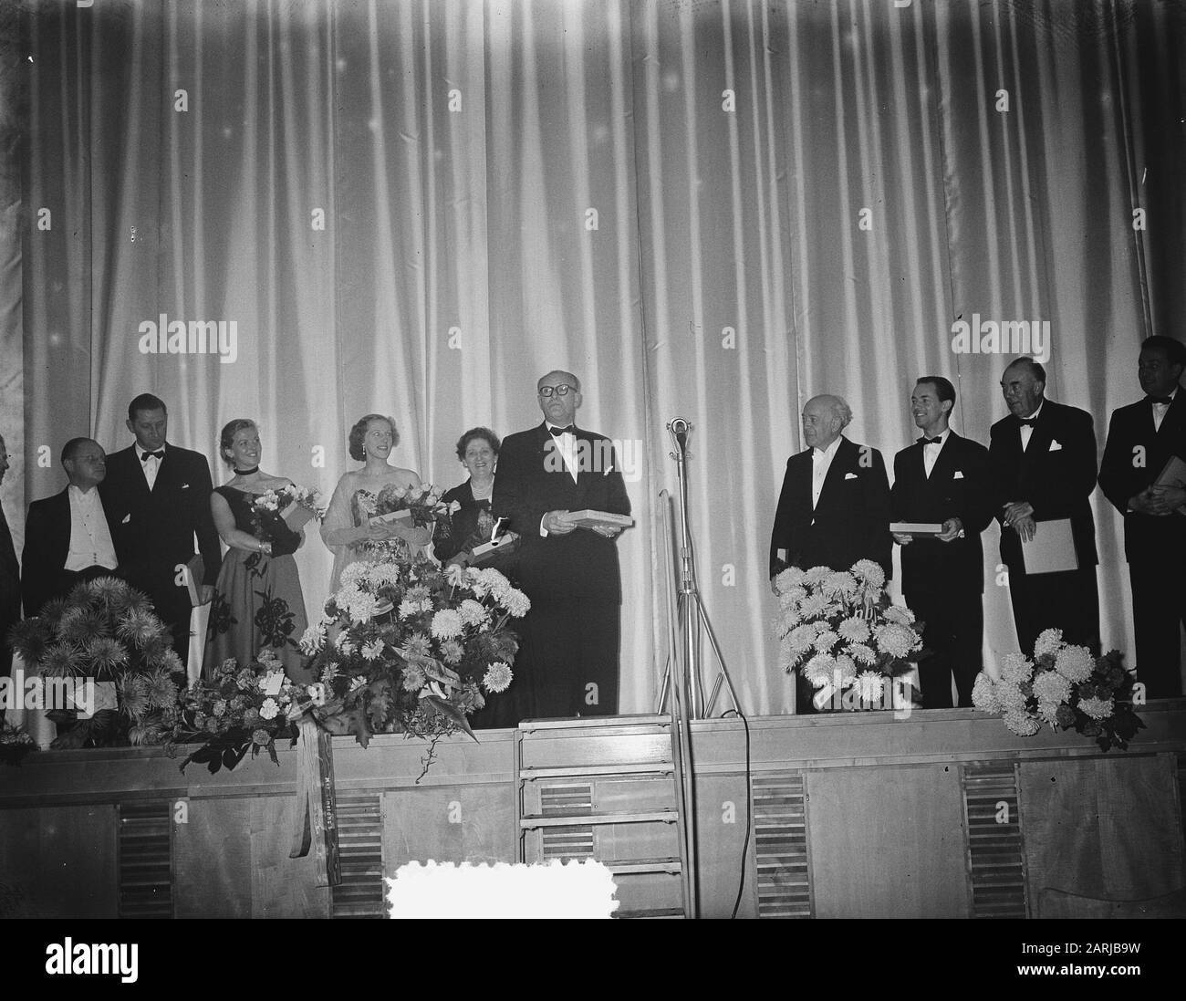 Galapremiere of Dutch film Judge Thomas:, after completion of ceremony ...