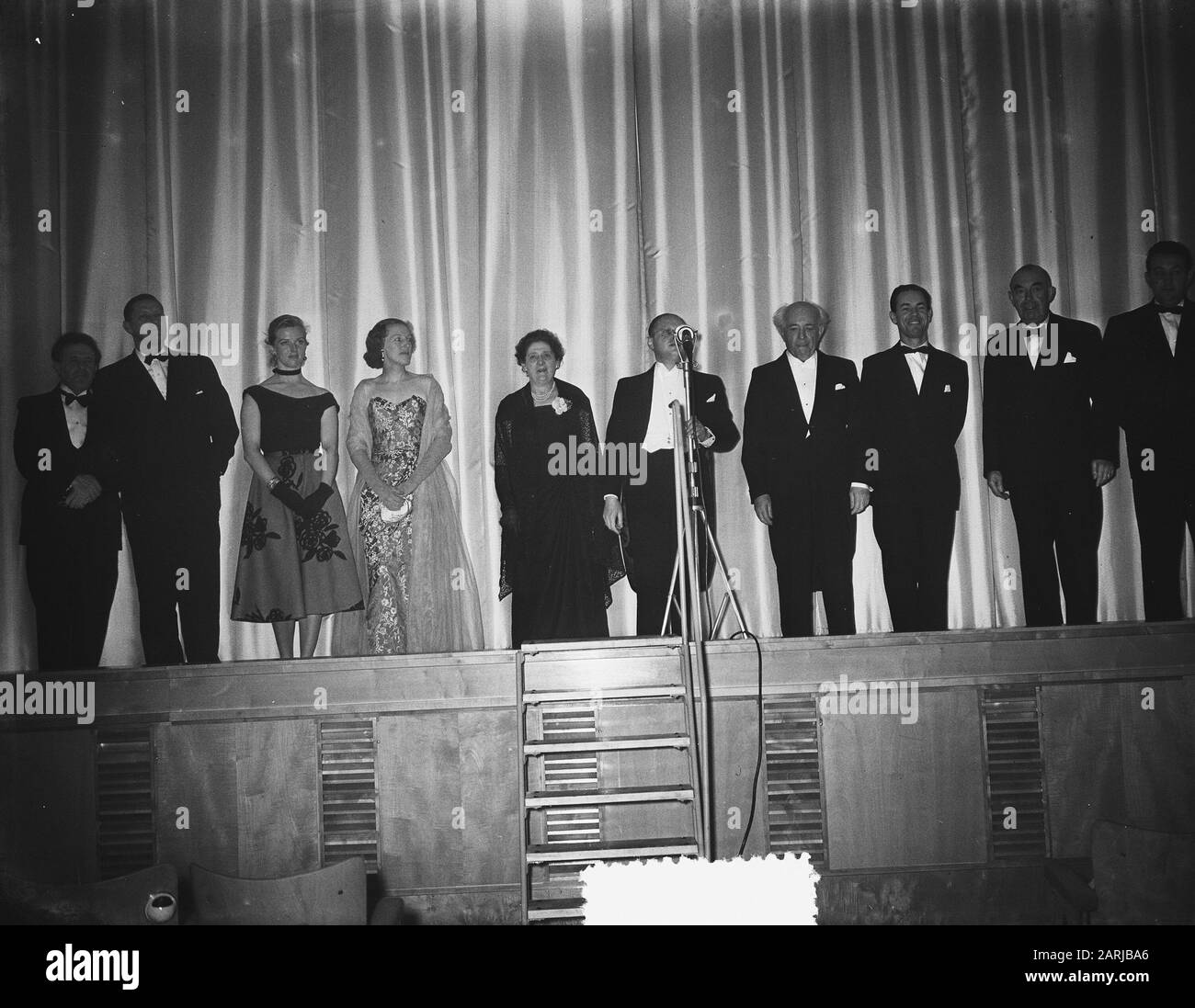 Galapremière of Dutch film Judge Thomas:, after completion of ceremony ...