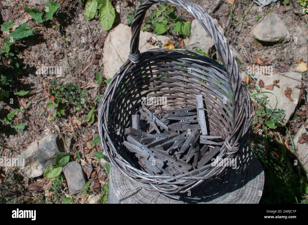 Reed basket hi-res stock photography and images - Alamy
