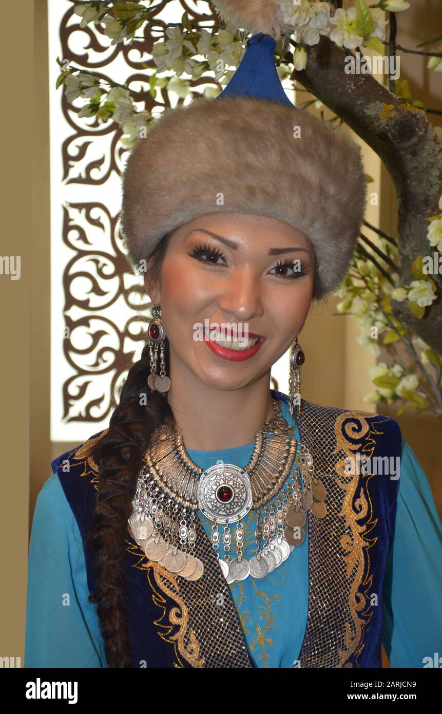 Beautiful woman in national dress from Uzbekistan Stock Photo - Alamy