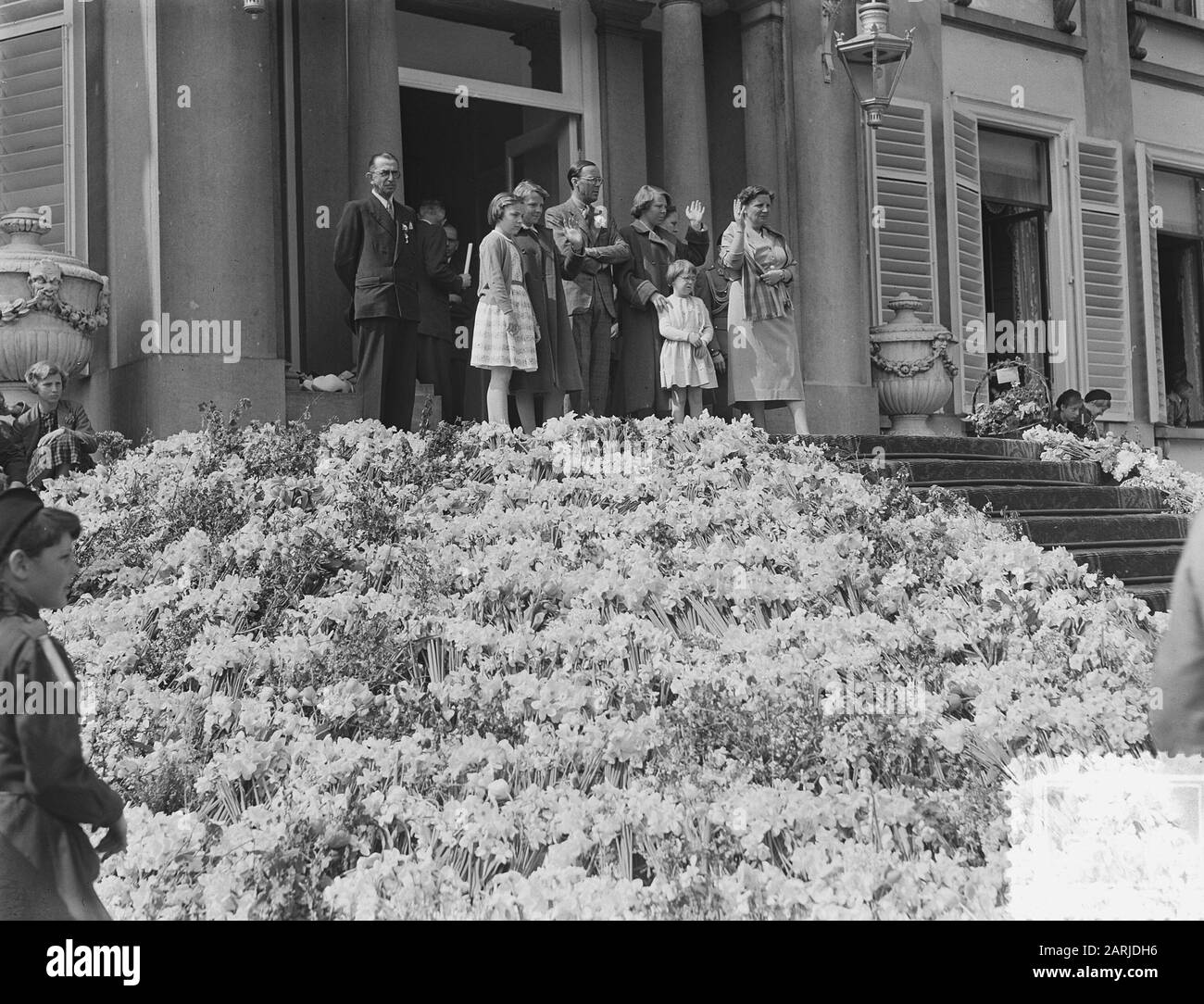 Regal figure signs hi-res stock photography and images - Alamy