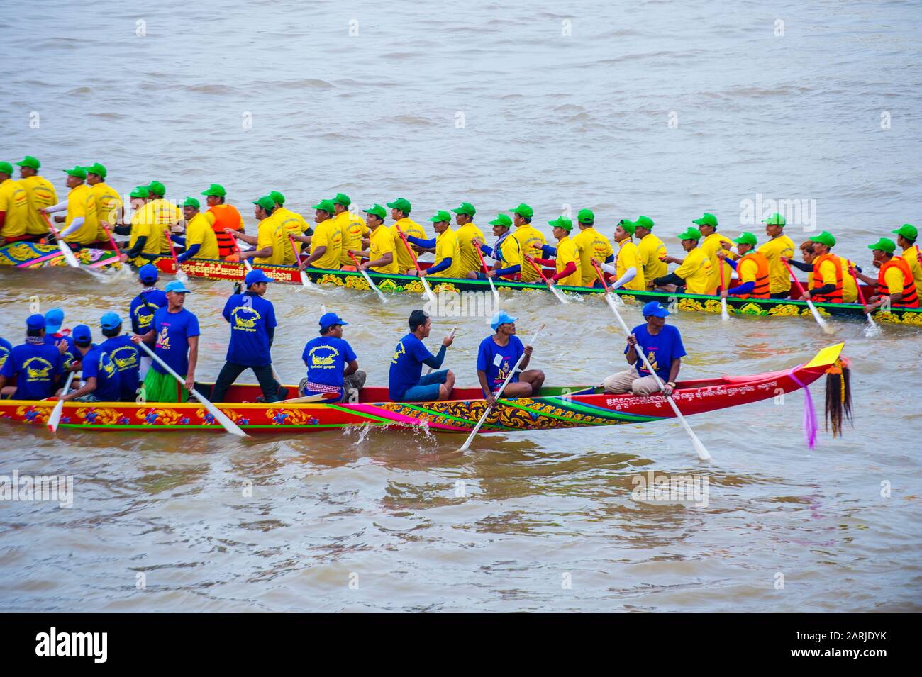 Boat race in Tonle Sap river in Phnom Penh Cambodia Stock Photo - Alamy
