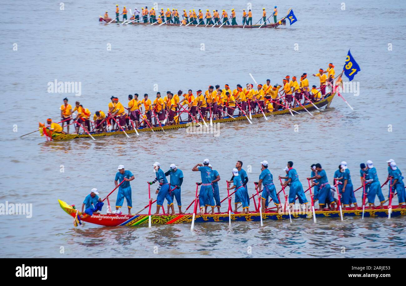 Boat race in Tonle Sap river in Phnom Penh Cambodia Stock Photo - Alamy