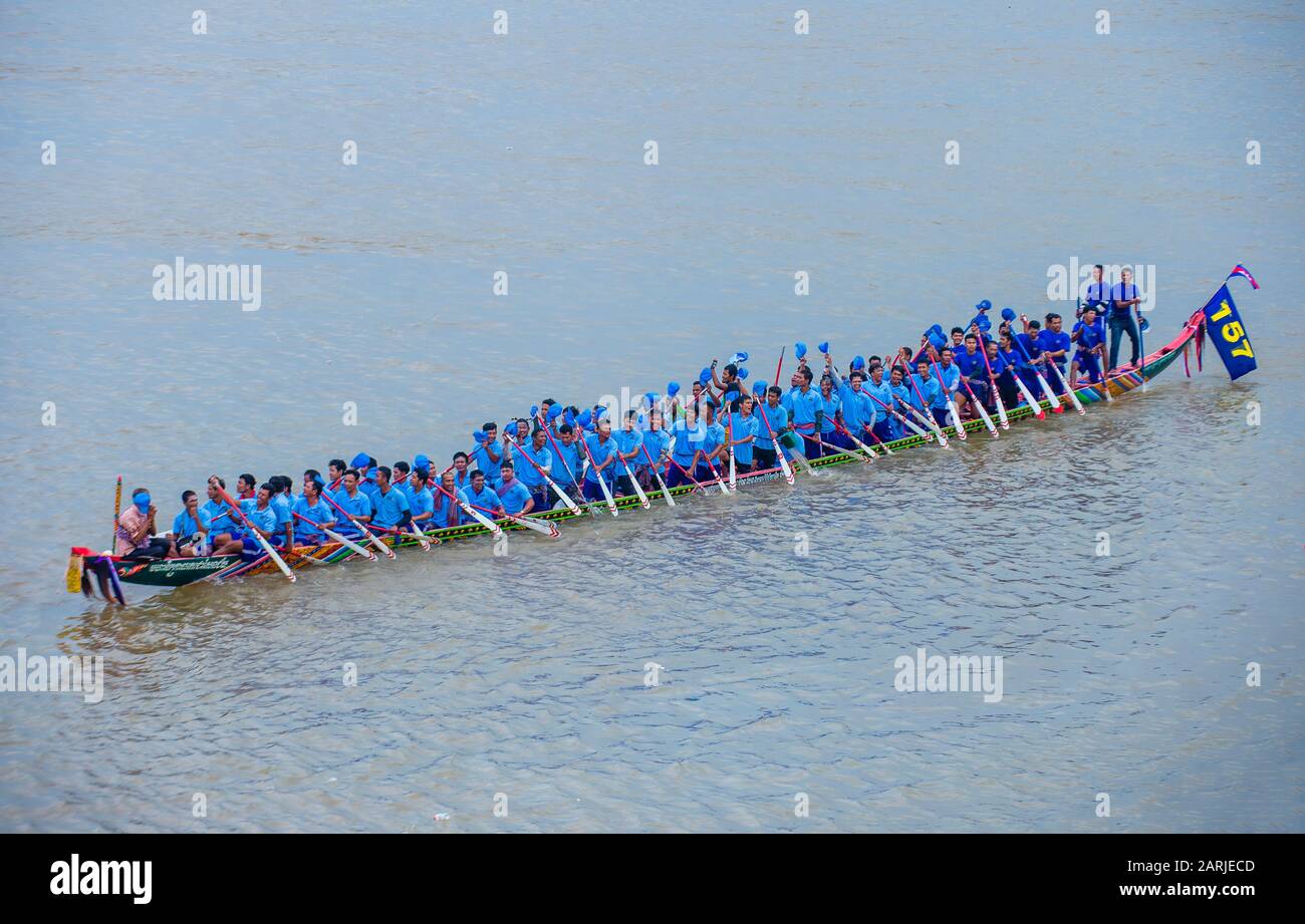 Boat race in Tonle Sap river in Phnom Penh Cambodia Stock Photo - Alamy