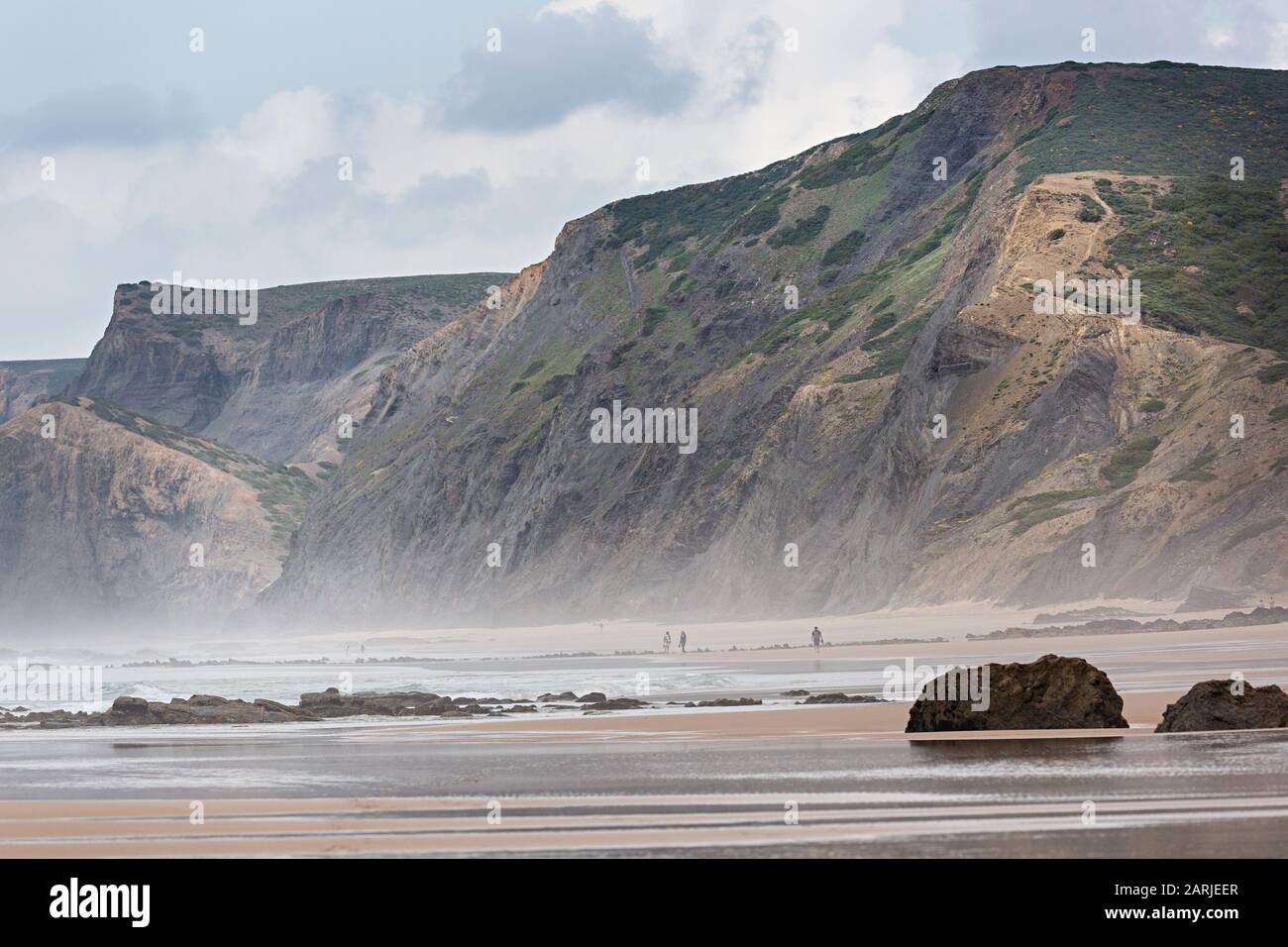 People on beach praia hi-res stock photography and images - Alamy