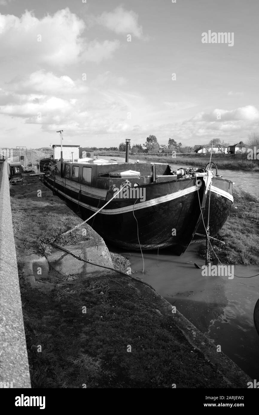 River barge black and white Stock Photo - Alamy River barge black and white Stock Photo - Alamy