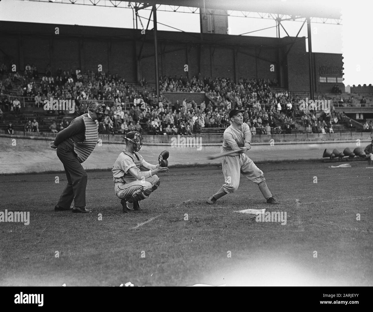 Baseball Dutch Bondteam, Urbanus started with Jack Lynch referee Date ...