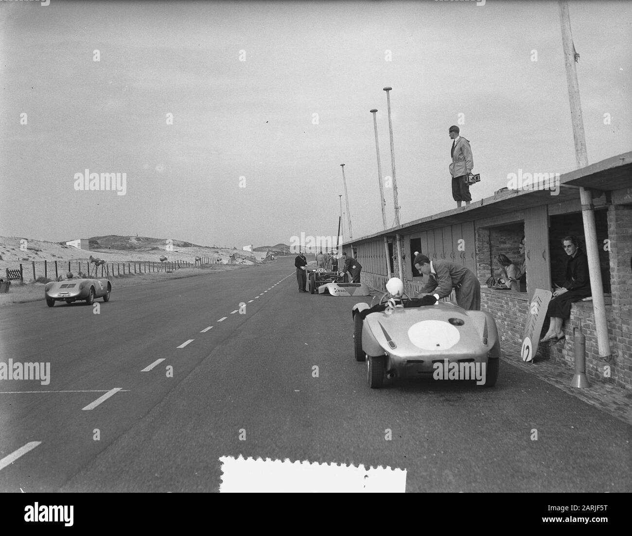 Training day sports car racing Zandvoort Date: August 13, 1954 Location ...