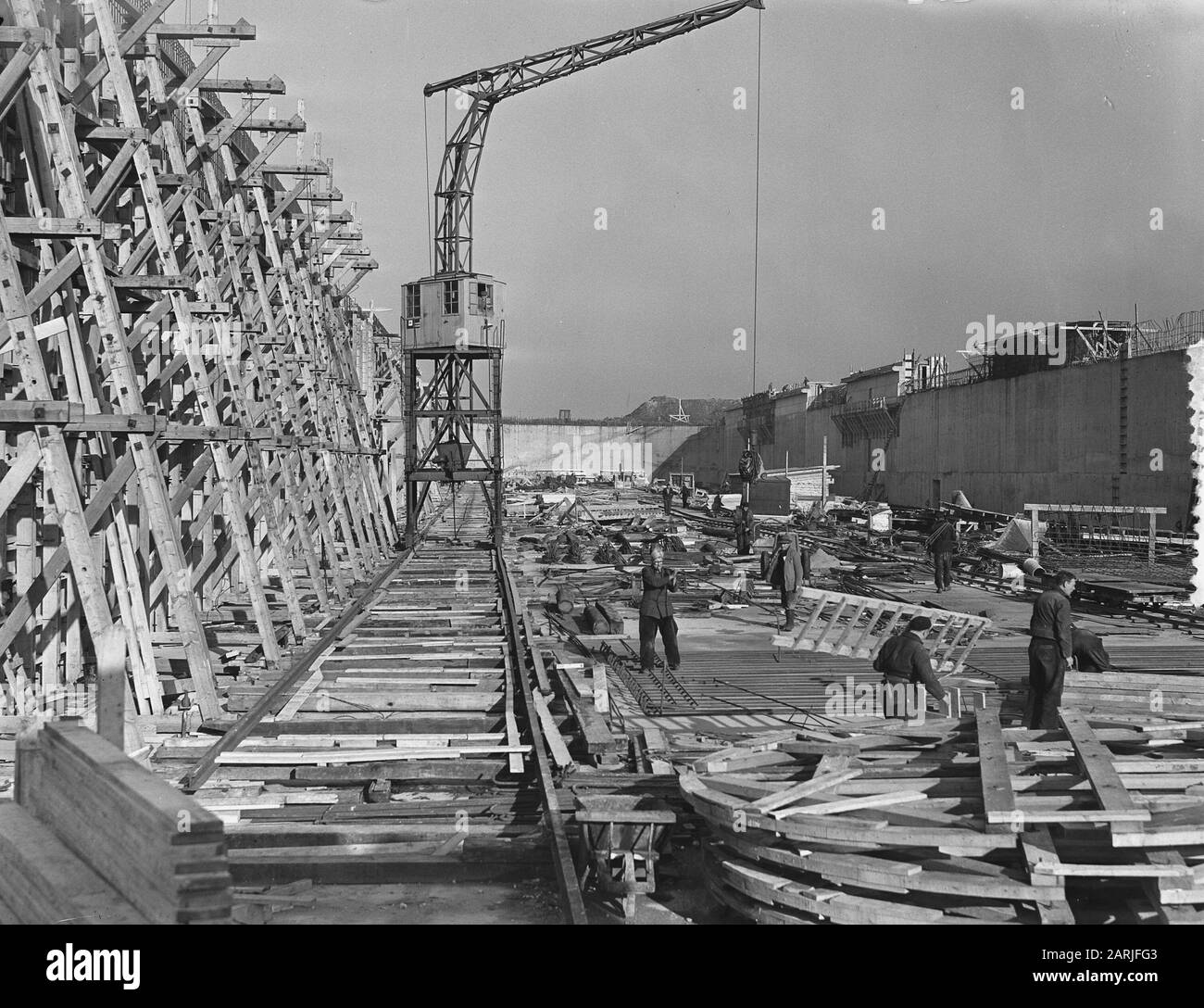 Huge drydock under construction of NDSM Date: November 10, 1954 ...