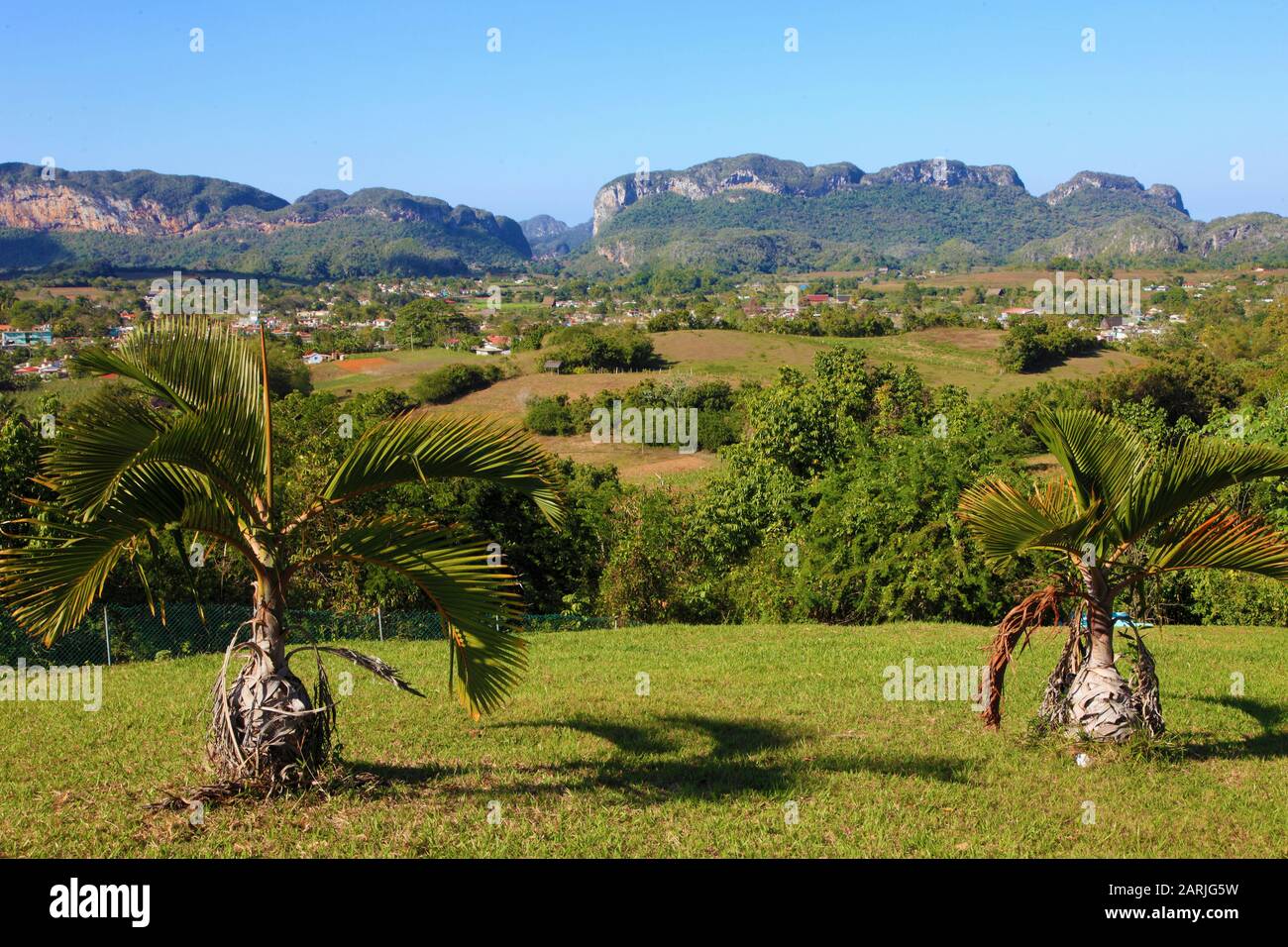 Cuba, Vinales Valley, Valle de Vinales, mogotes, limestone cliffs Stock ...
