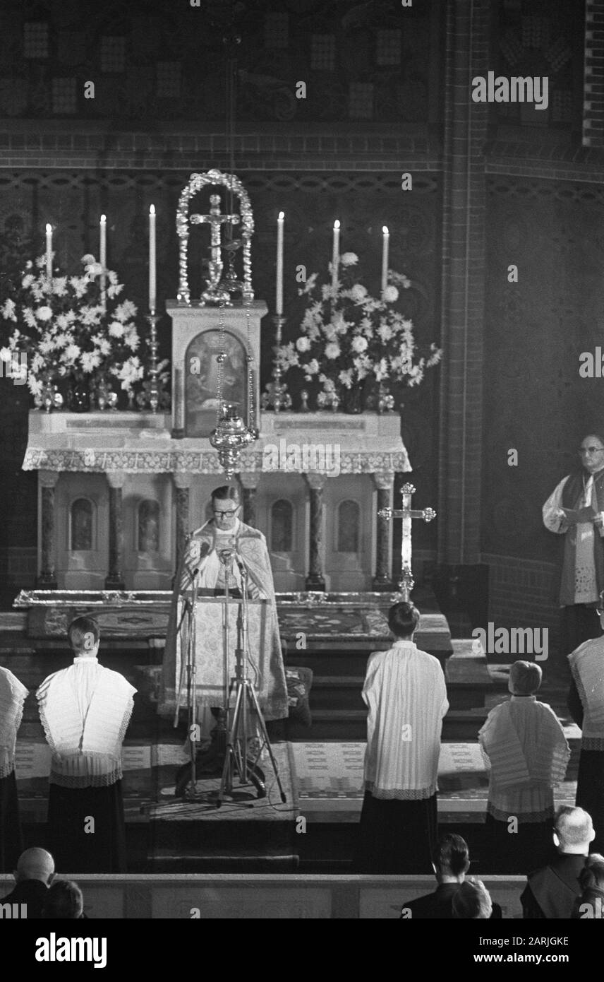 Old catholics Black and White Stock Photos & Images - Alamy