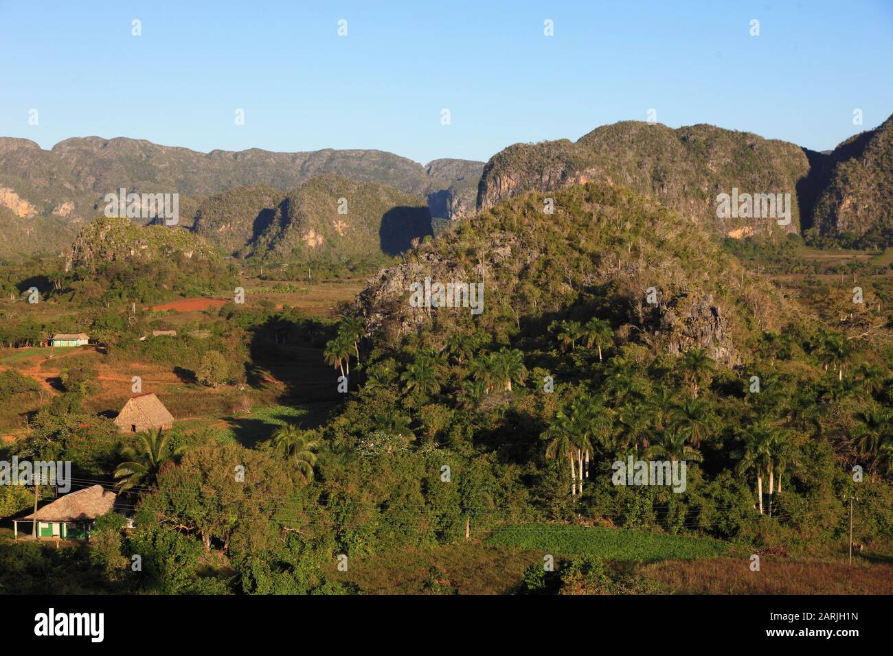 Cuba, Vinales Valley, Valle de Vinales, mogotes, limestone cliffs Stock ...