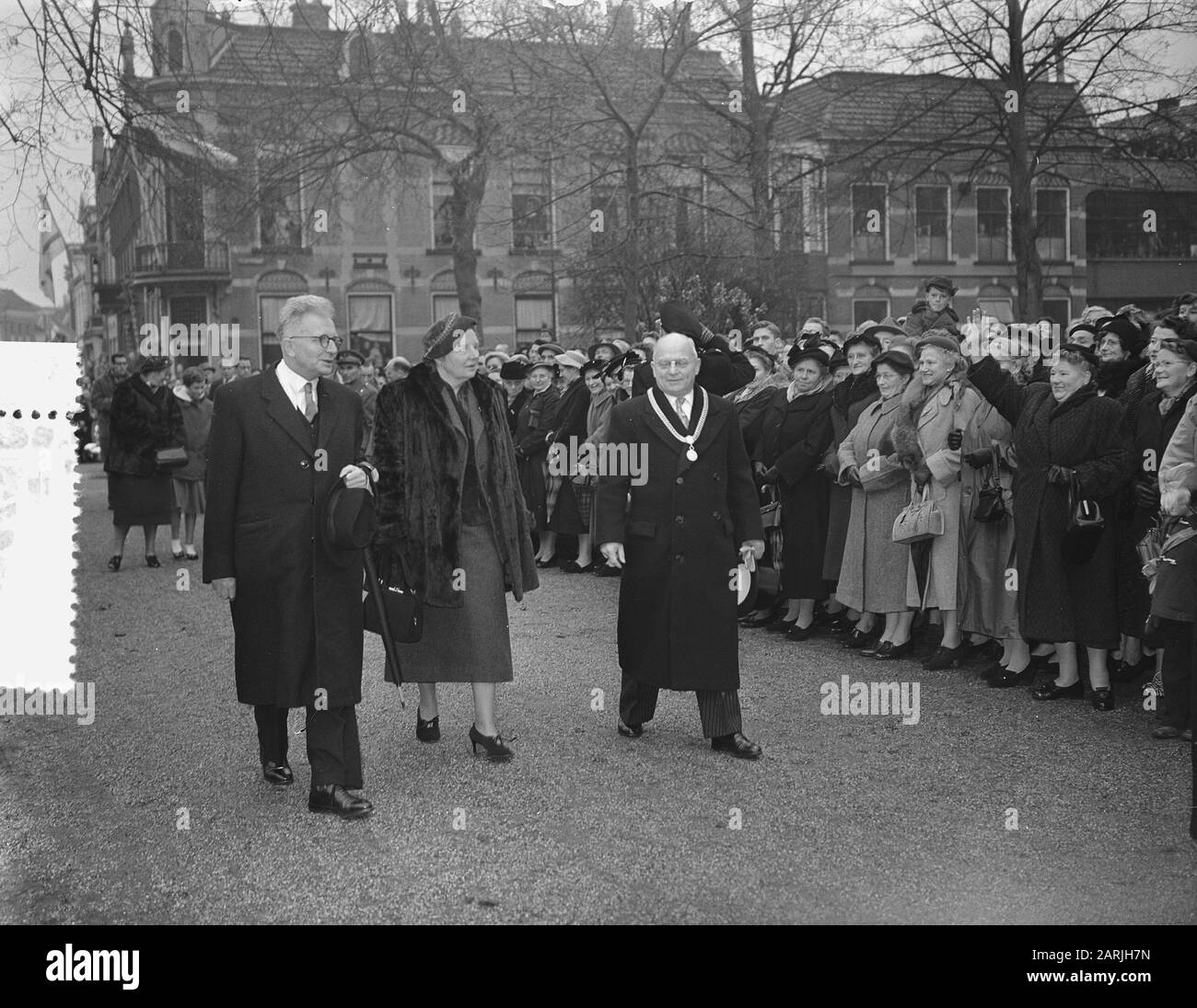 Working visit of the Queen to Drenthe. From left to right: Jaap Cramer ...