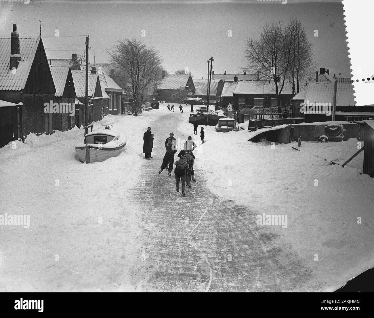 Elfstedentocht. Overview Date: February 14, 1956 Keywords: overviews ...