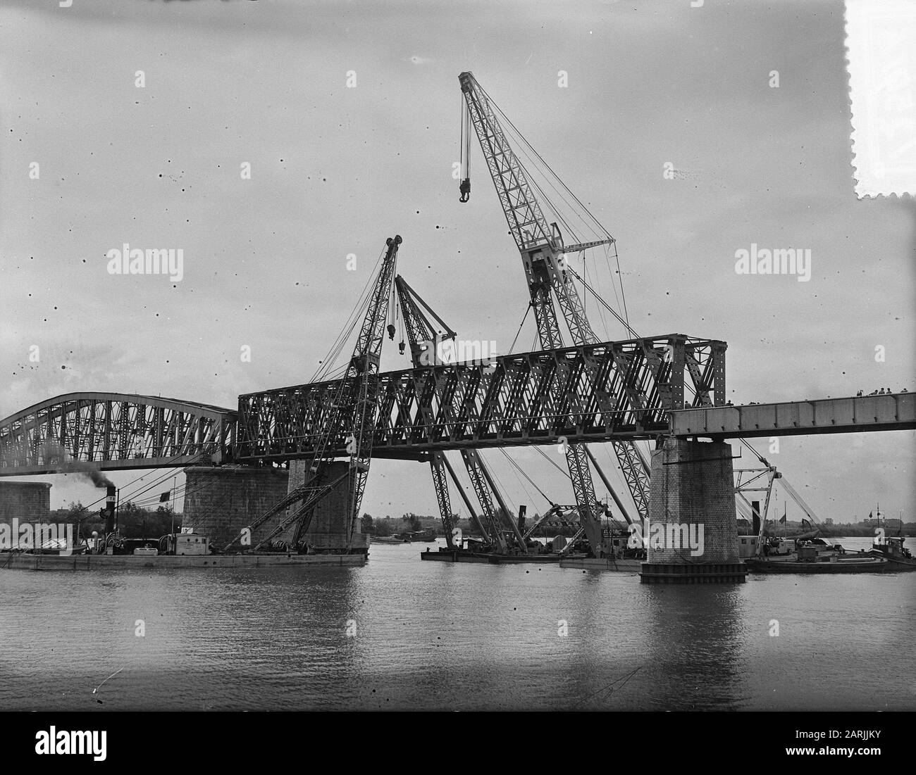 Spoorweg Dordrecht/Nijmegen, railway bridge Baanhoek, renewed bridge ...