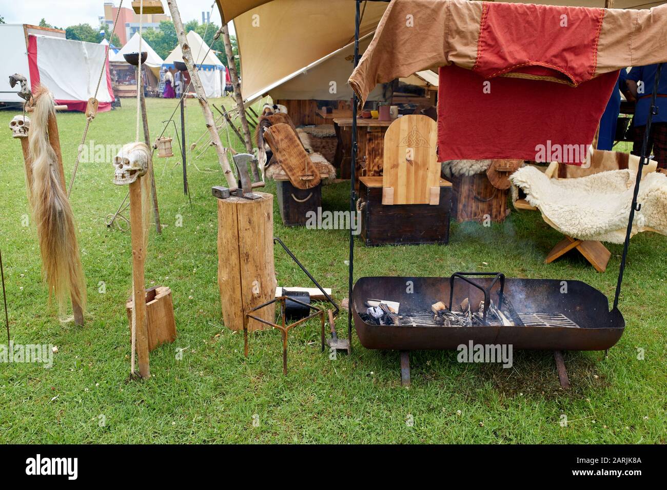 Medieval camp fire hi-res stock photography and images - Alamy