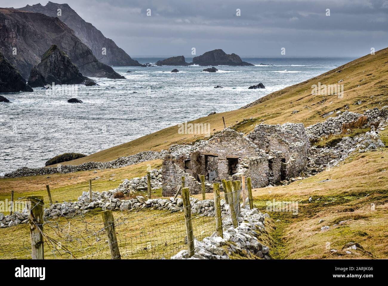Irish famine cottage hi-res stock photography and images - Alamy