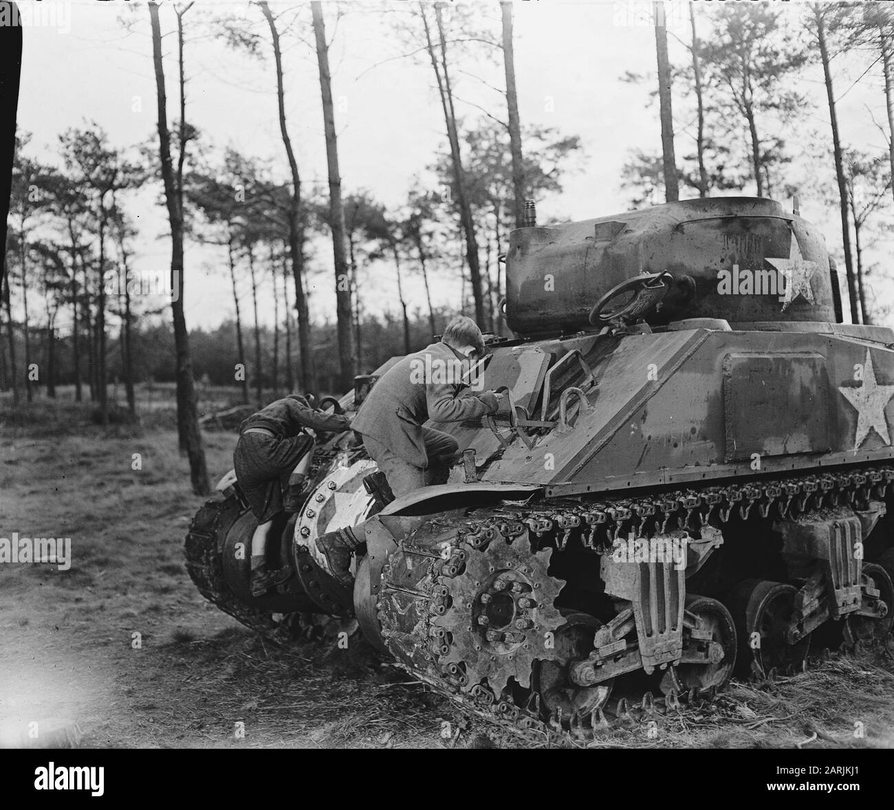 War Museum Overloon (1945) A Sherman tank Date: 1945 Location: Noord ...