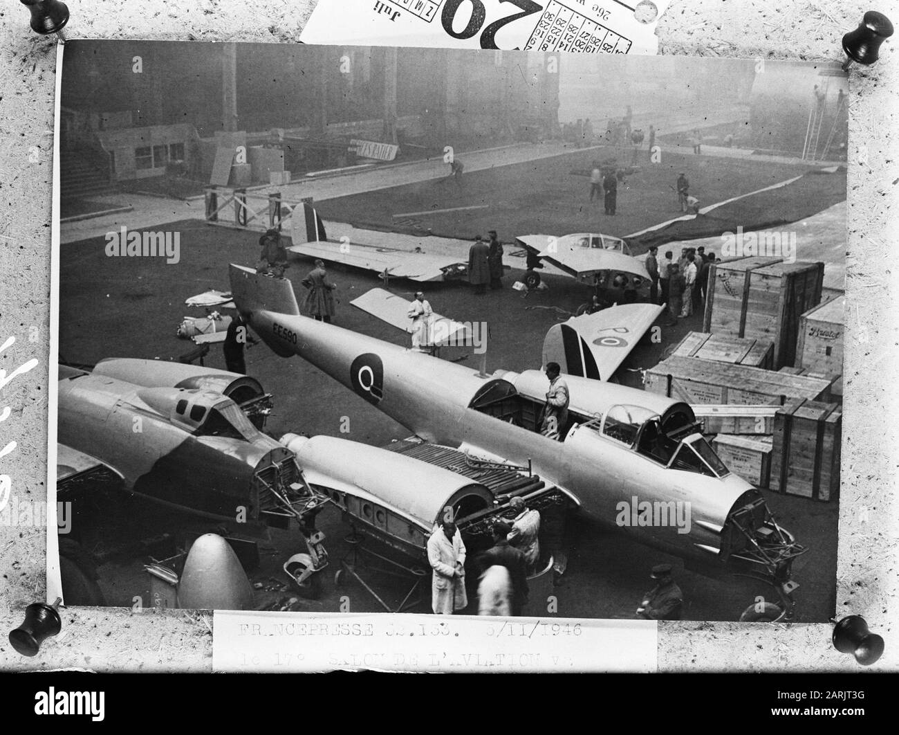 Paris 1946 Black and White Stock Photos & Images - Alamy