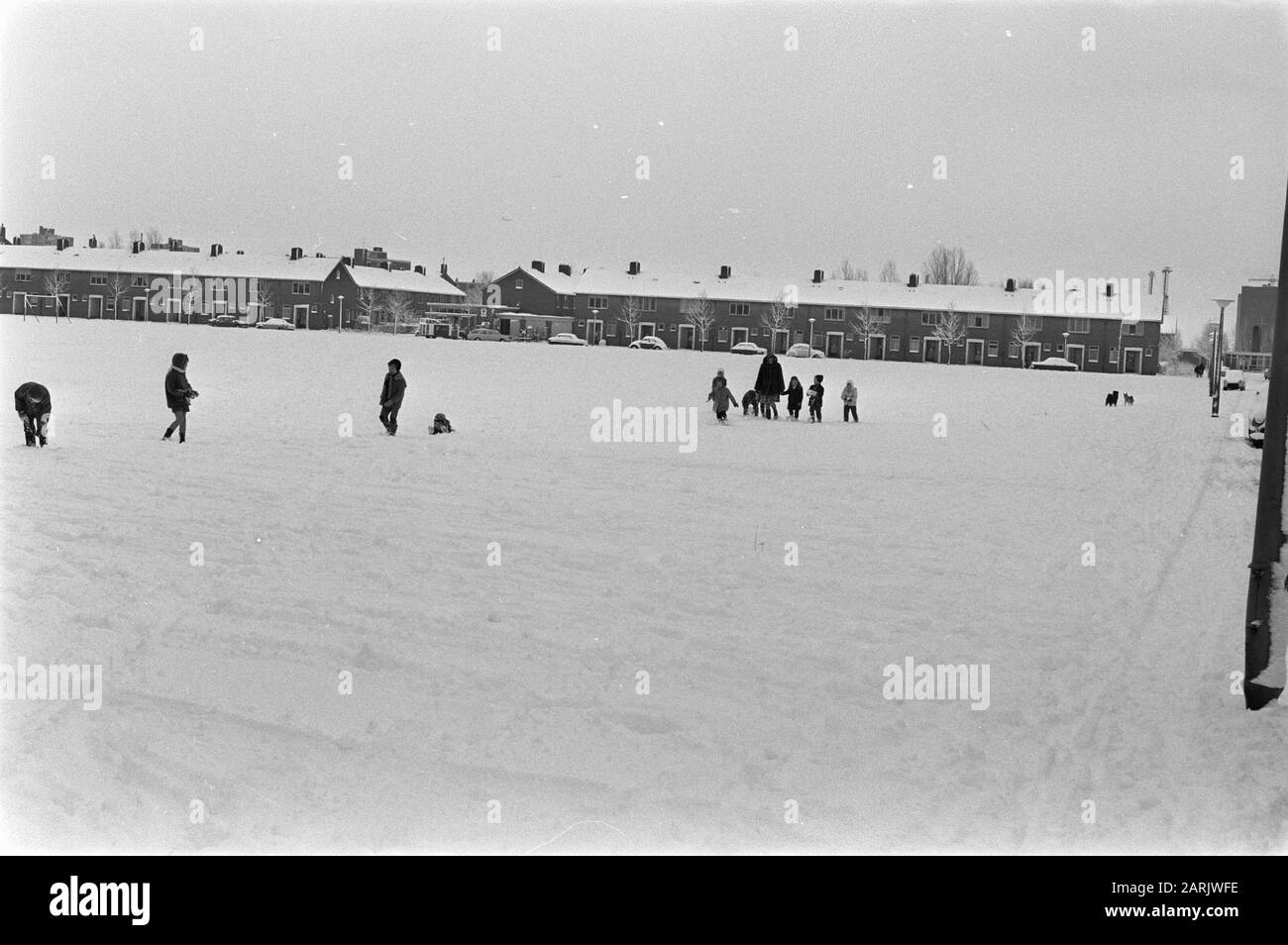 Traffic suffers from snow. Date: February 16, 1970 Keywords: SNOW ...