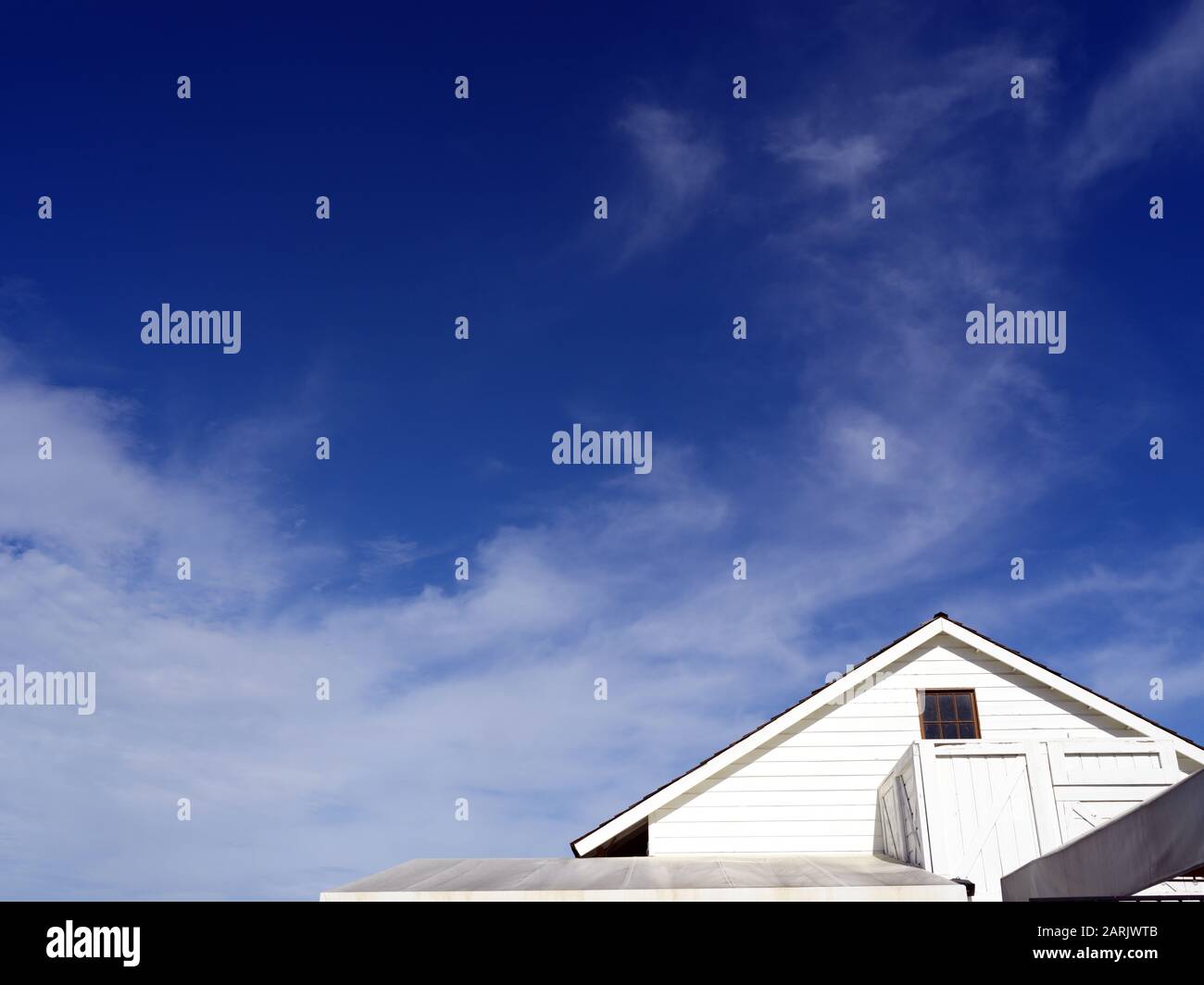 White structure outdoors hi-res stock photography and images - Alamy