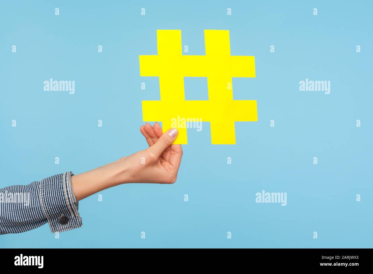 Female hand holding paper hi-res stock photography and images - Alamy