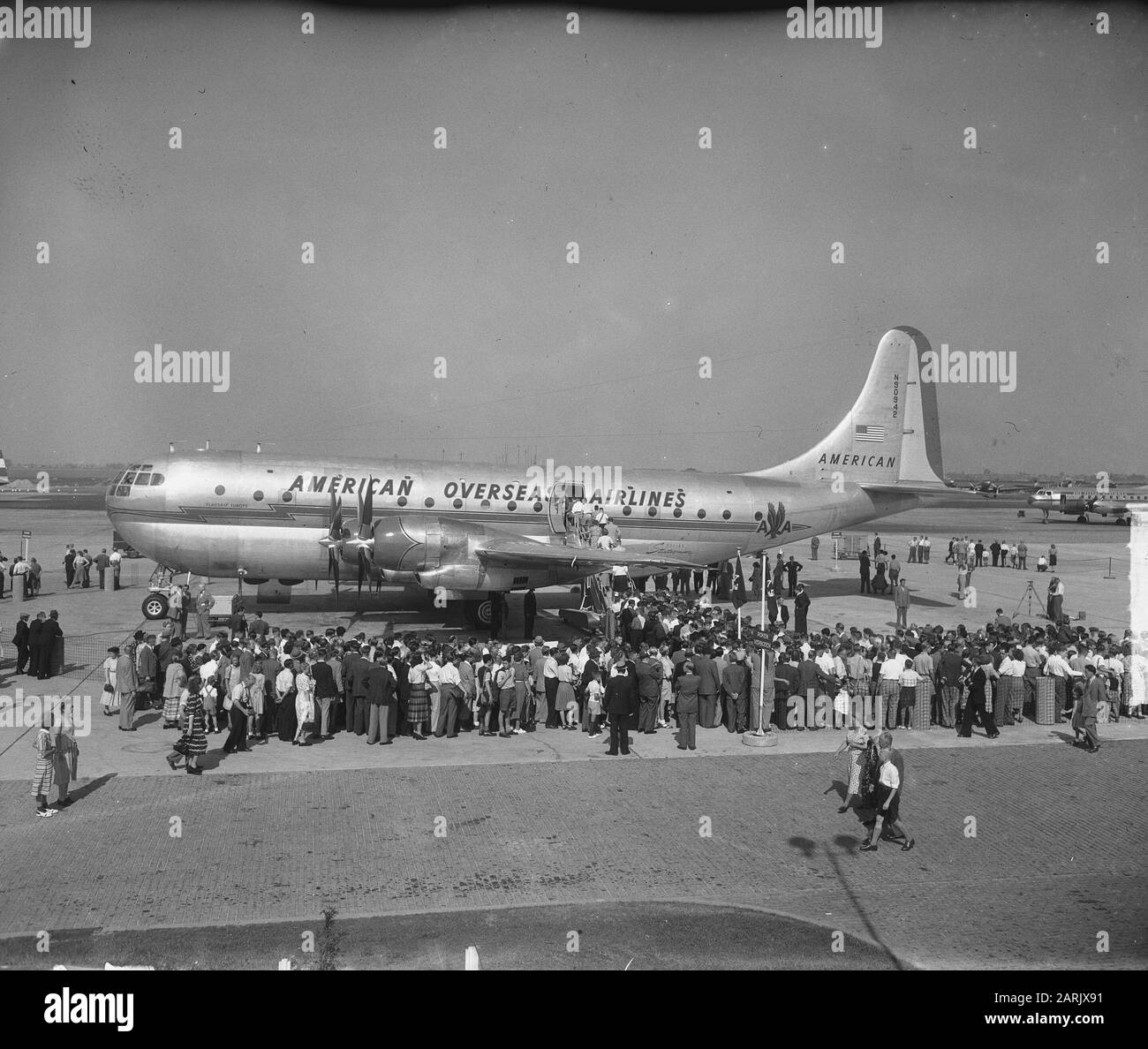 Stratocruiser at Schiphol Date: 4 September 1949 Institution name ...