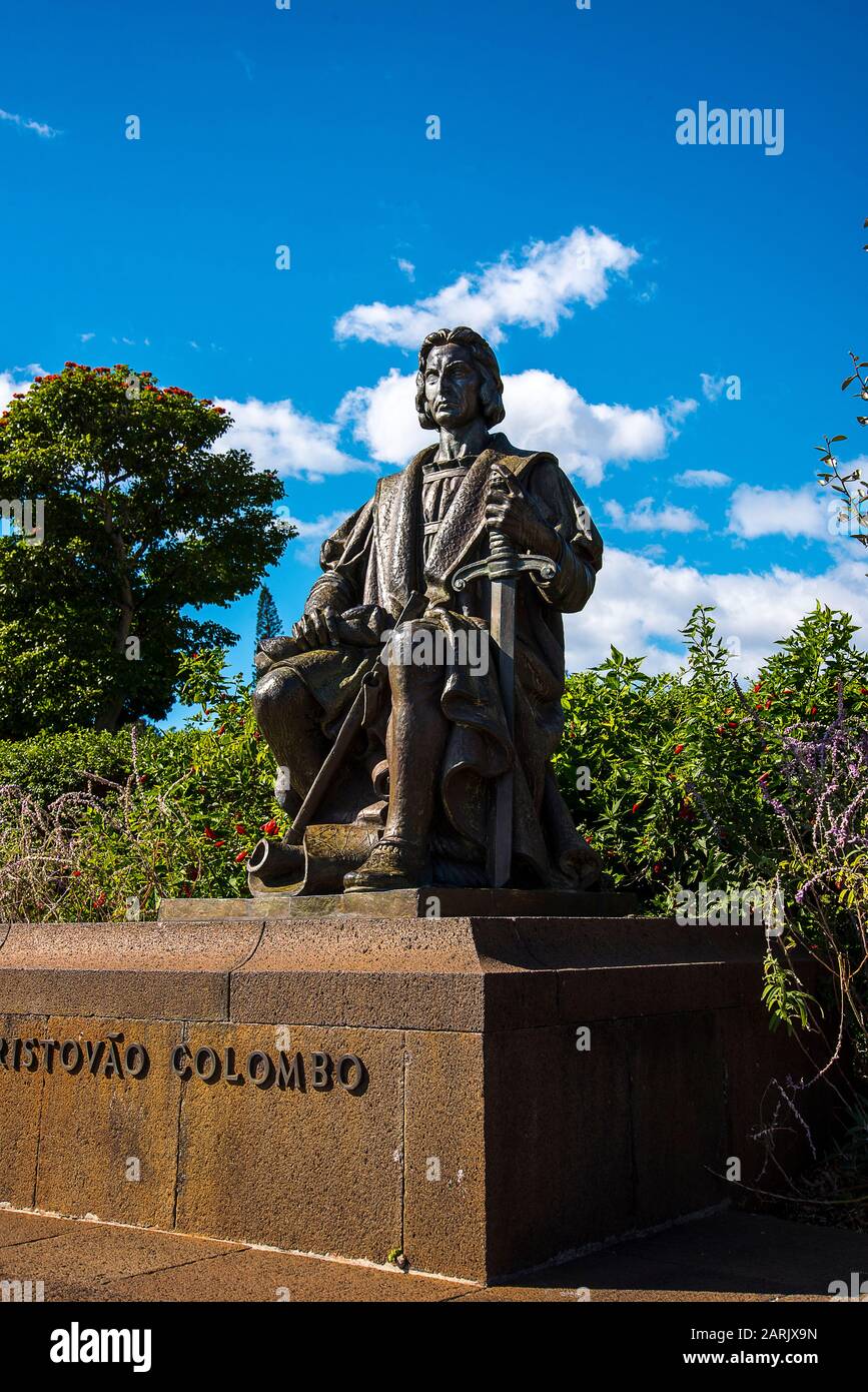 Columbus Statue in tribute to the discoverer of America, who lived in ...