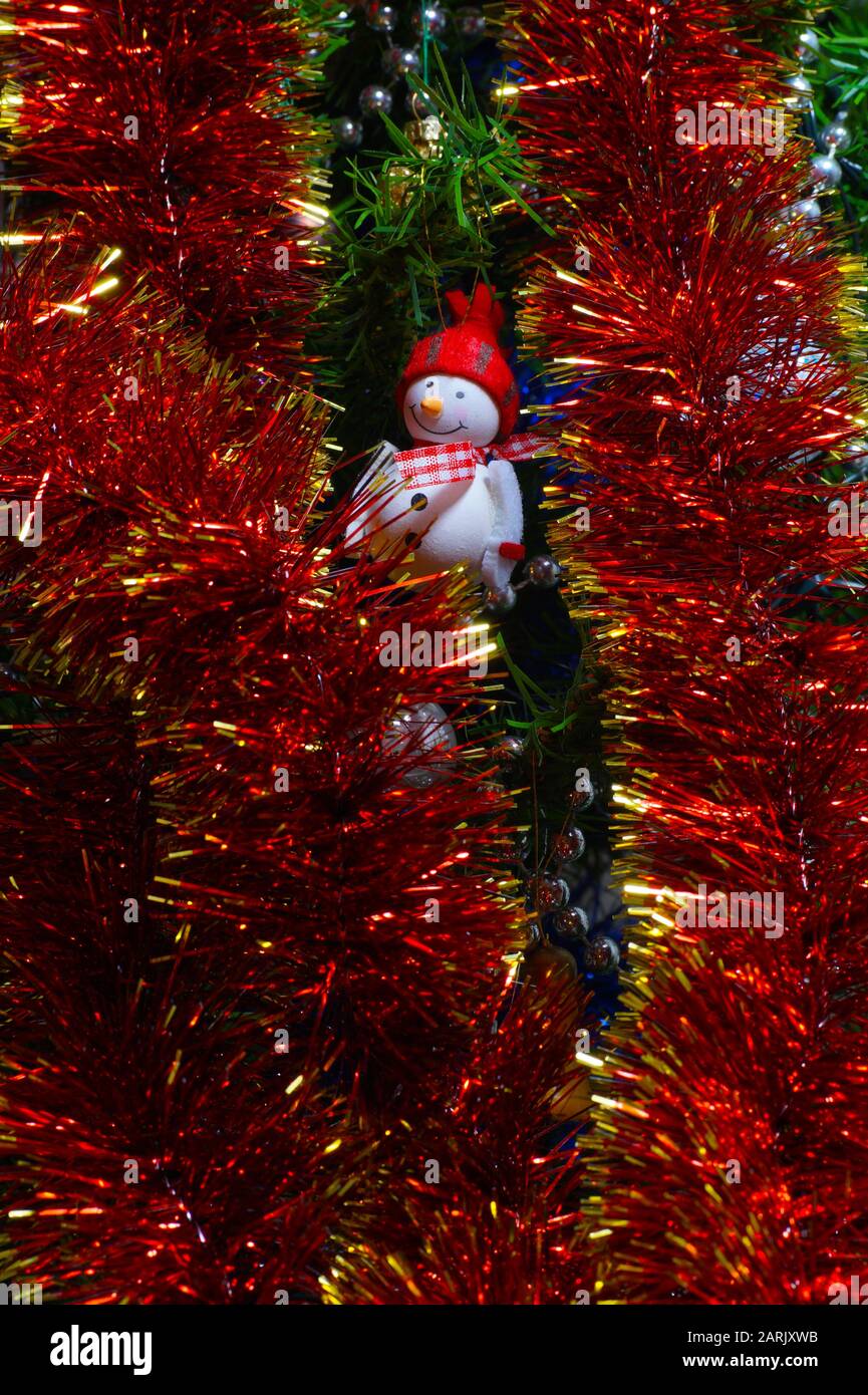 Dressing the tree hi-res stock photography and images - Alamy